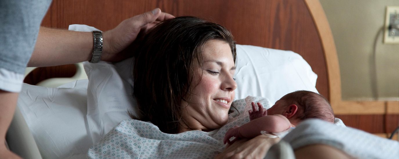 Kostbare Zeit nach der Geburt: das Wochenbett | Die Techniker