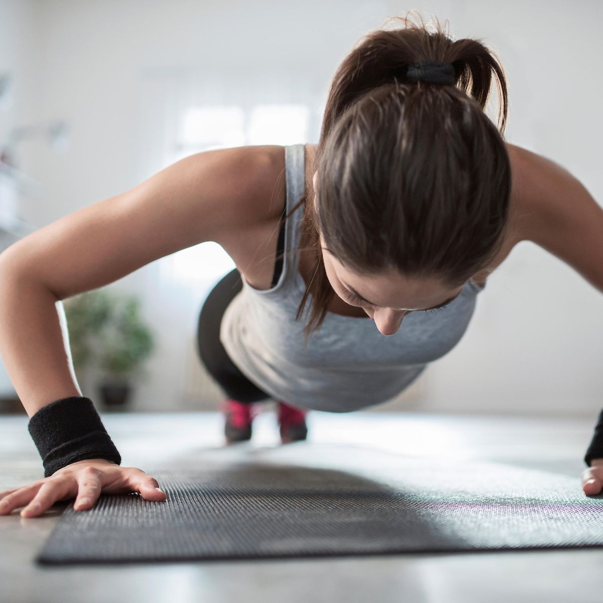 Leichtes Kraftausdauertraining ohne Gewichte - Die Techniker