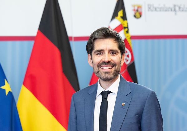 Interview mit Bildungsminister Sven Teuber | Die Techniker - Presse ...